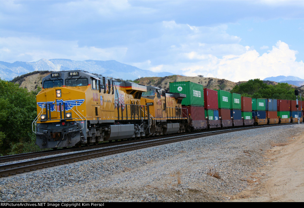 UP 8181 WB Beaumont Hill